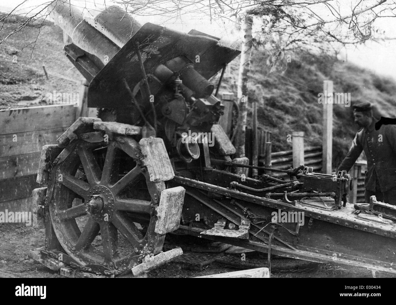 German soldier heavy artillery cannon Black and White Stock Photos ...