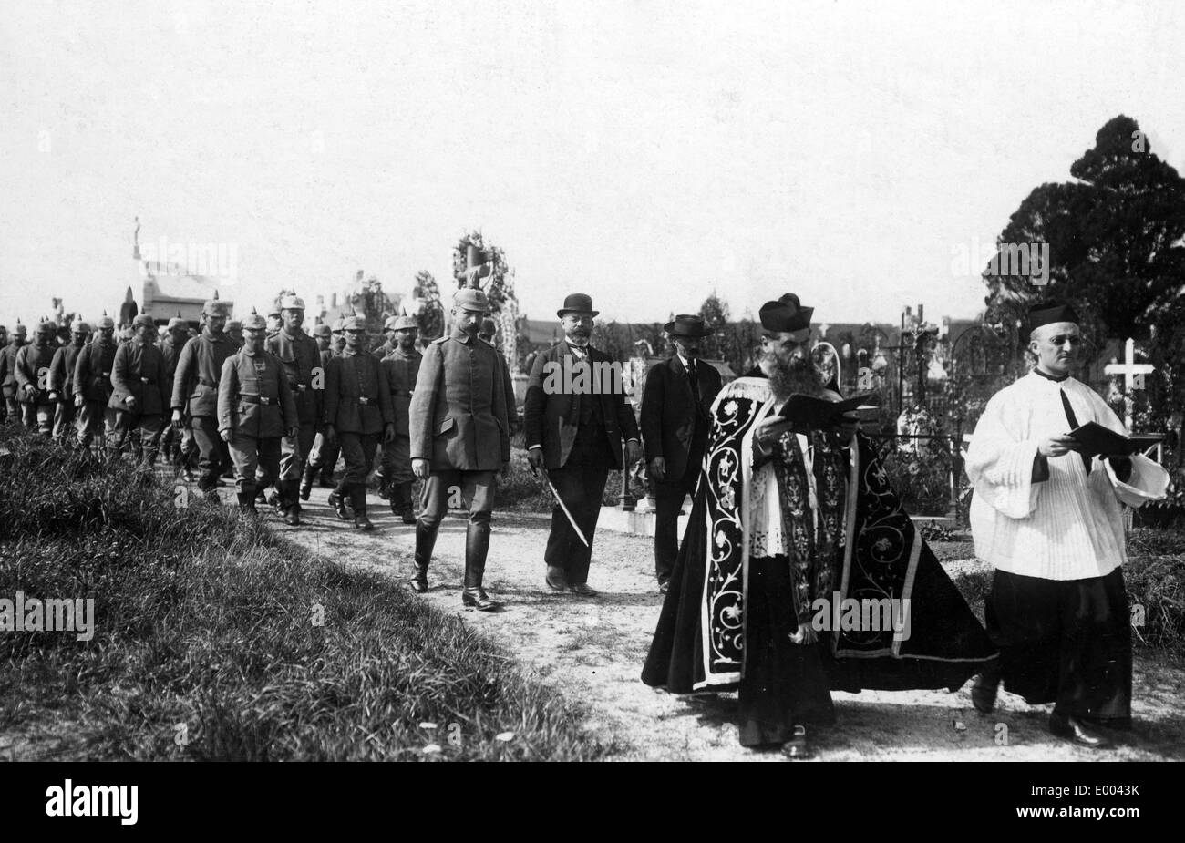 Burial funeral priest hi-res stock photography and images - Alamy