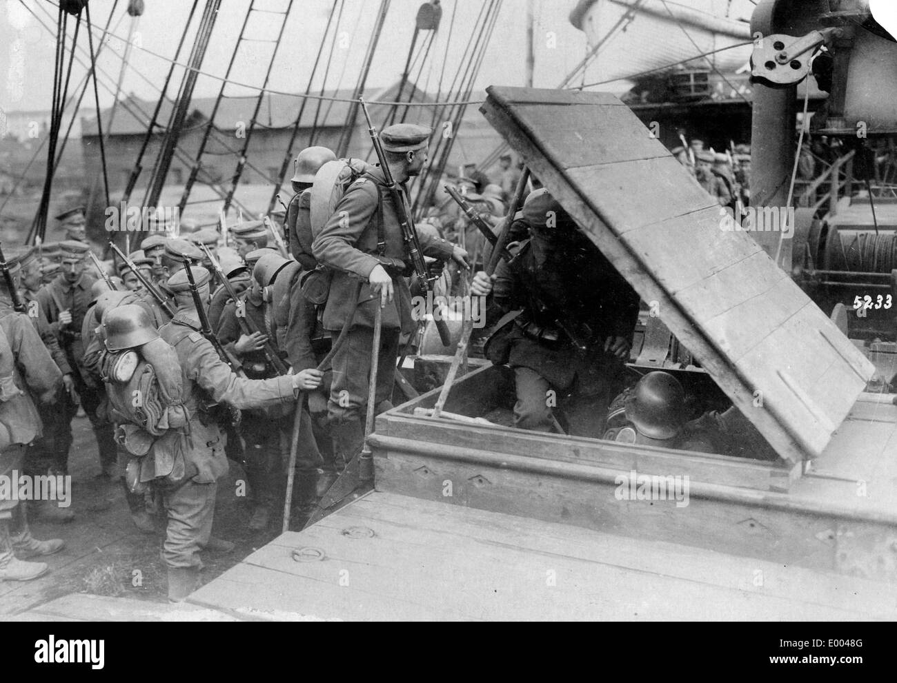 Embarkment of German troops, 1917 Stock Photo - Alamy