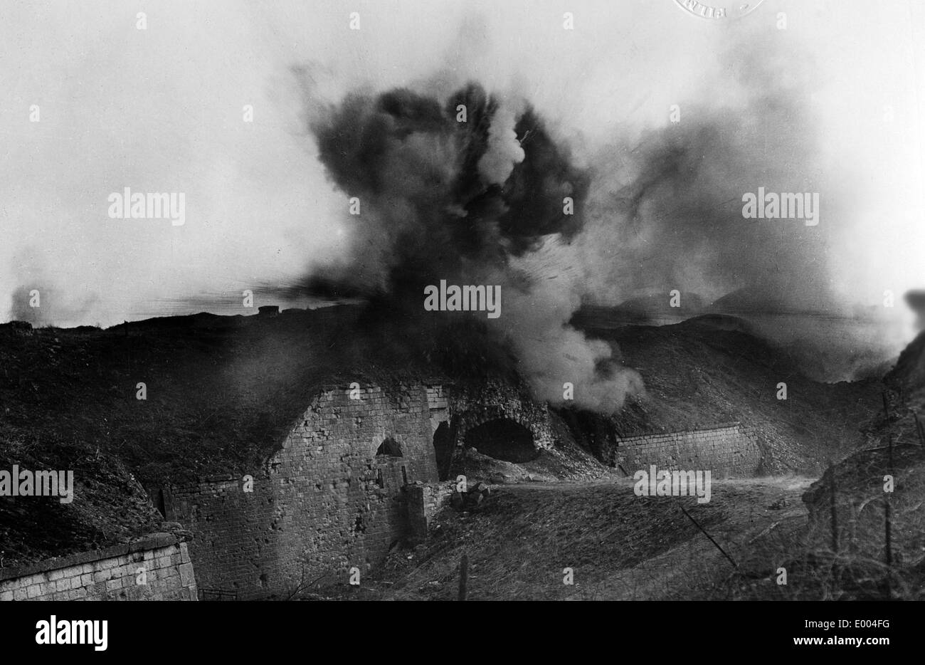 Explosion battlefield Black and White Stock Photos & Images - Alamy