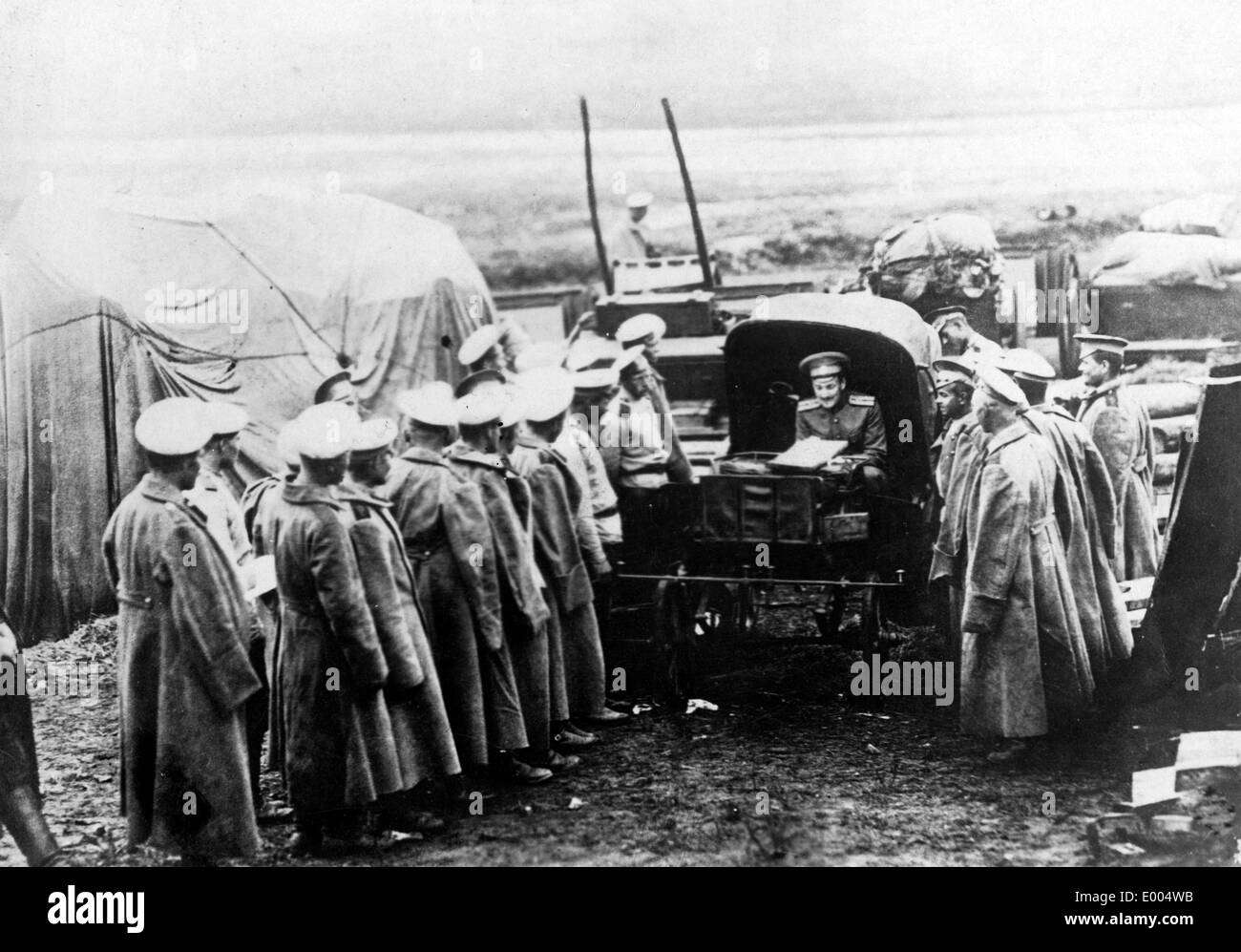 Russian soldiers receive their pay, 1915 Stock Photo - Alamy