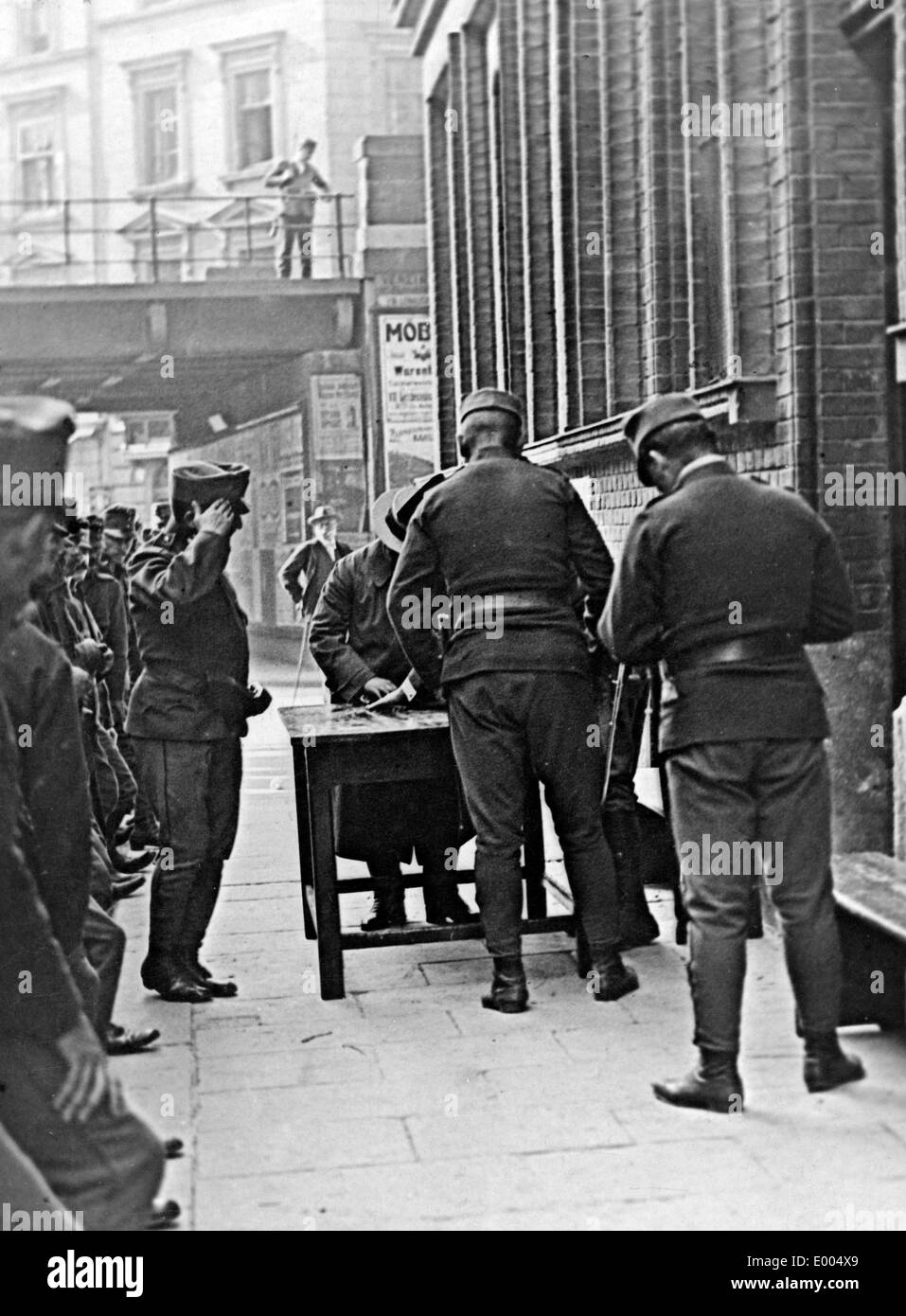 World war 1 wages hi-res stock photography and images - Alamy