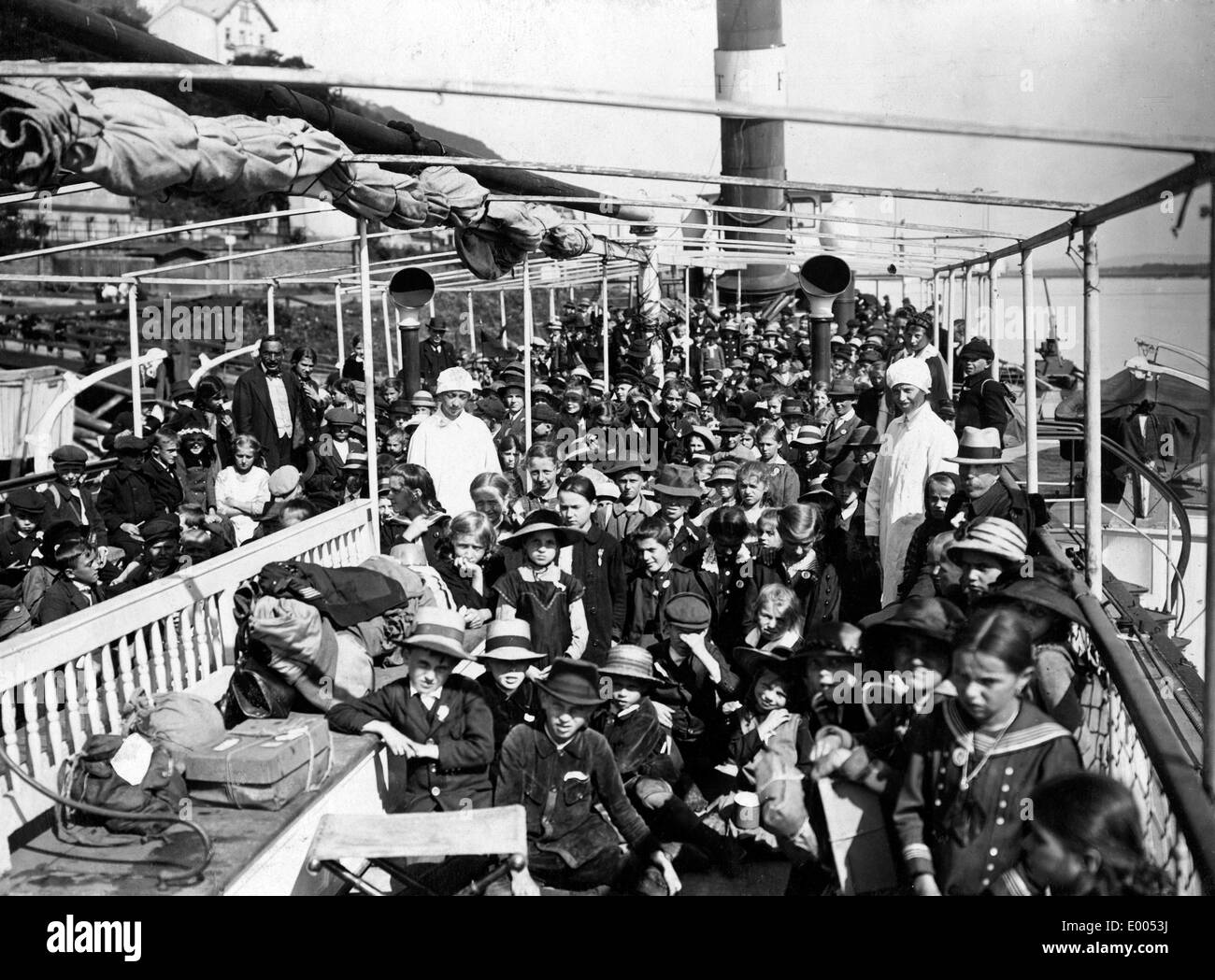 Austrian children on the way to their holidays, 1918 Stock Photo - Alamy