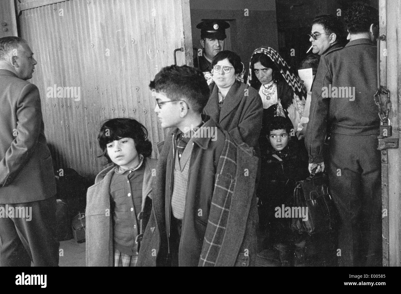 Jewish immigrants in Israel Stock Photo - Alamy