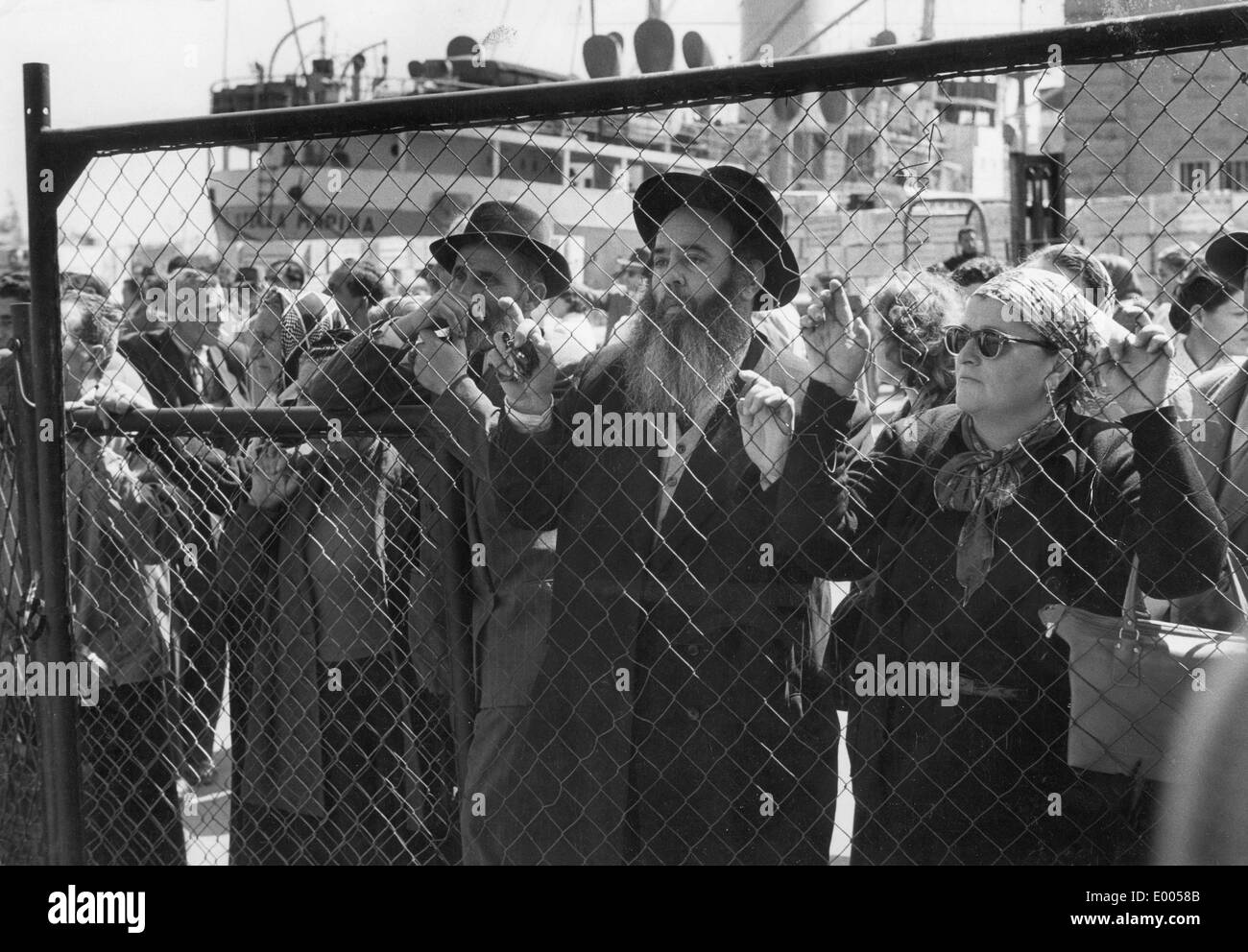 Immigrant immigration ship hi-res stock photography and images - Alamy