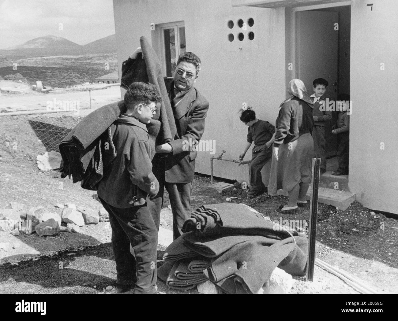 Jewish immigrants in Israel Stock Photo - Alamy