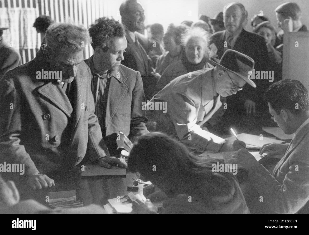 Jewish immigrants in Israel Stock Photo - Alamy