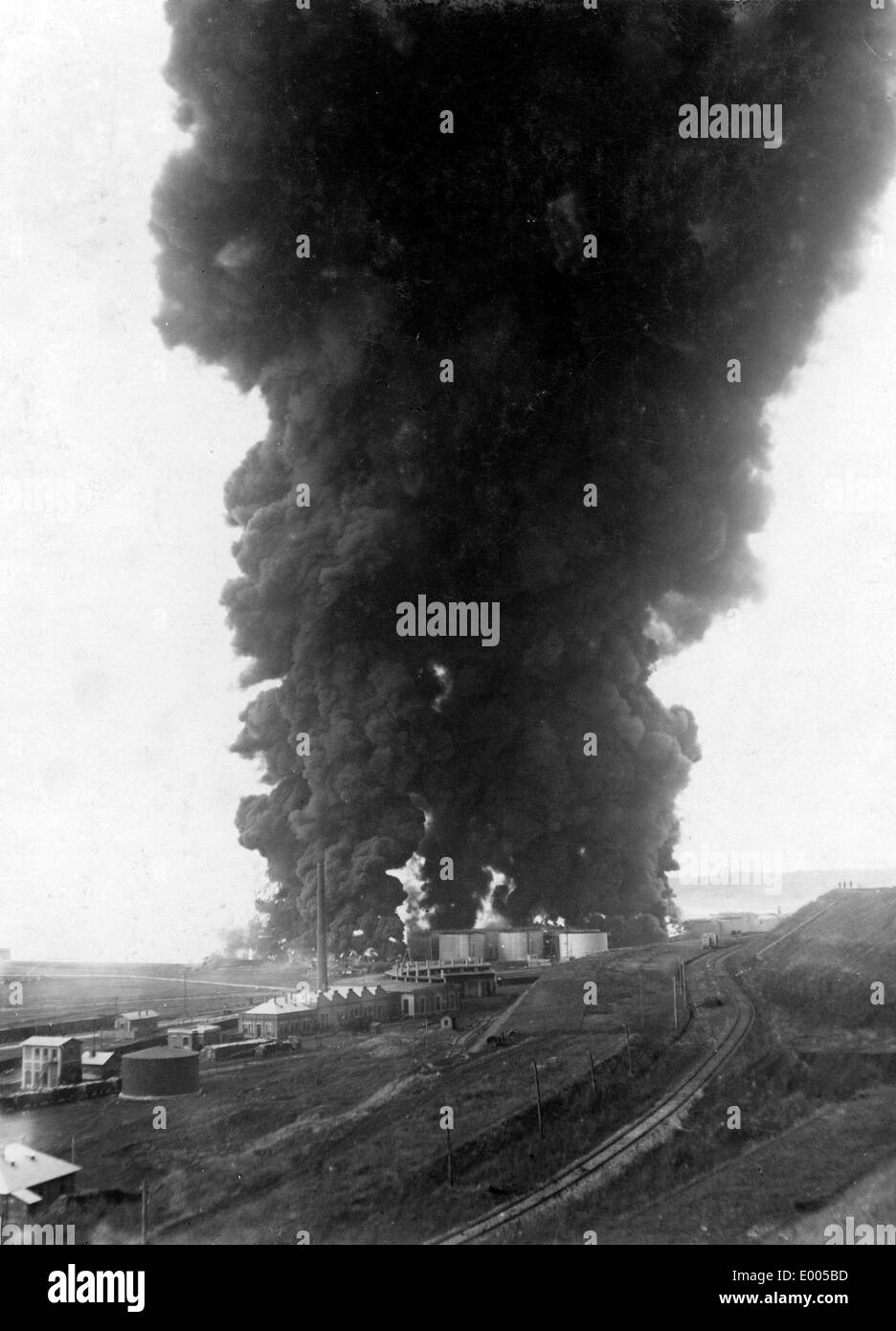 City burning fire Black and White Stock Photos & Images - Alamy