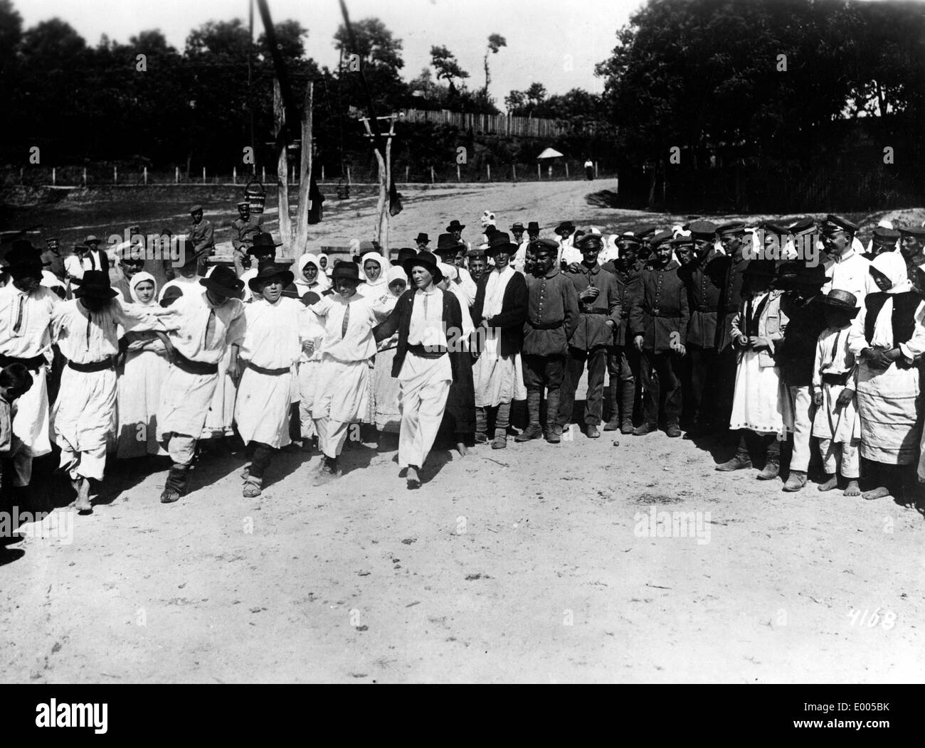 German dancing hi-res stock photography and images - Alamy