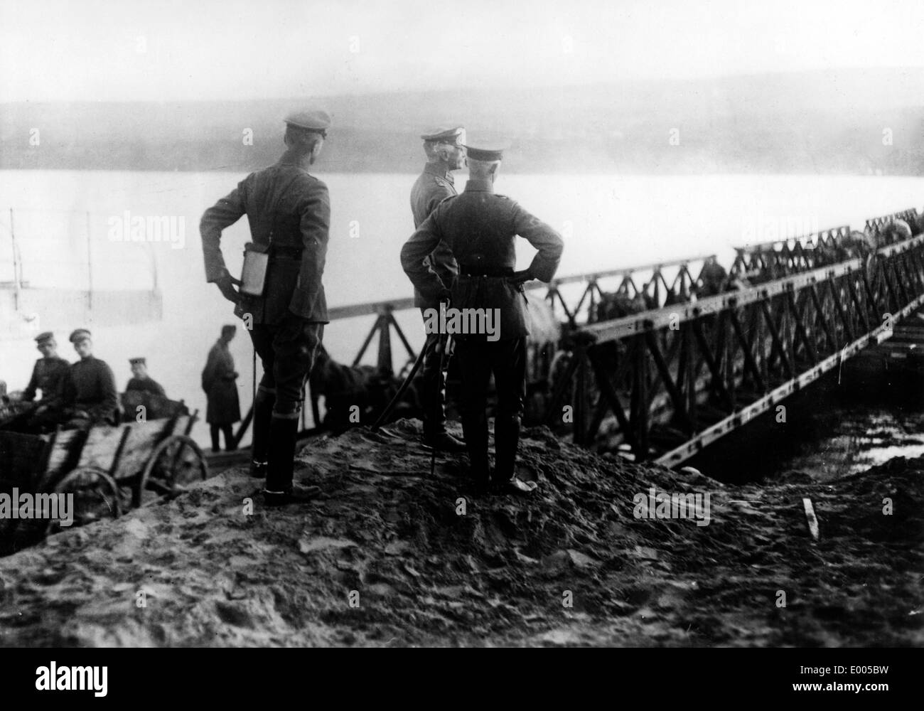 World war i crossing bridge hi-res stock photography and images - Alamy