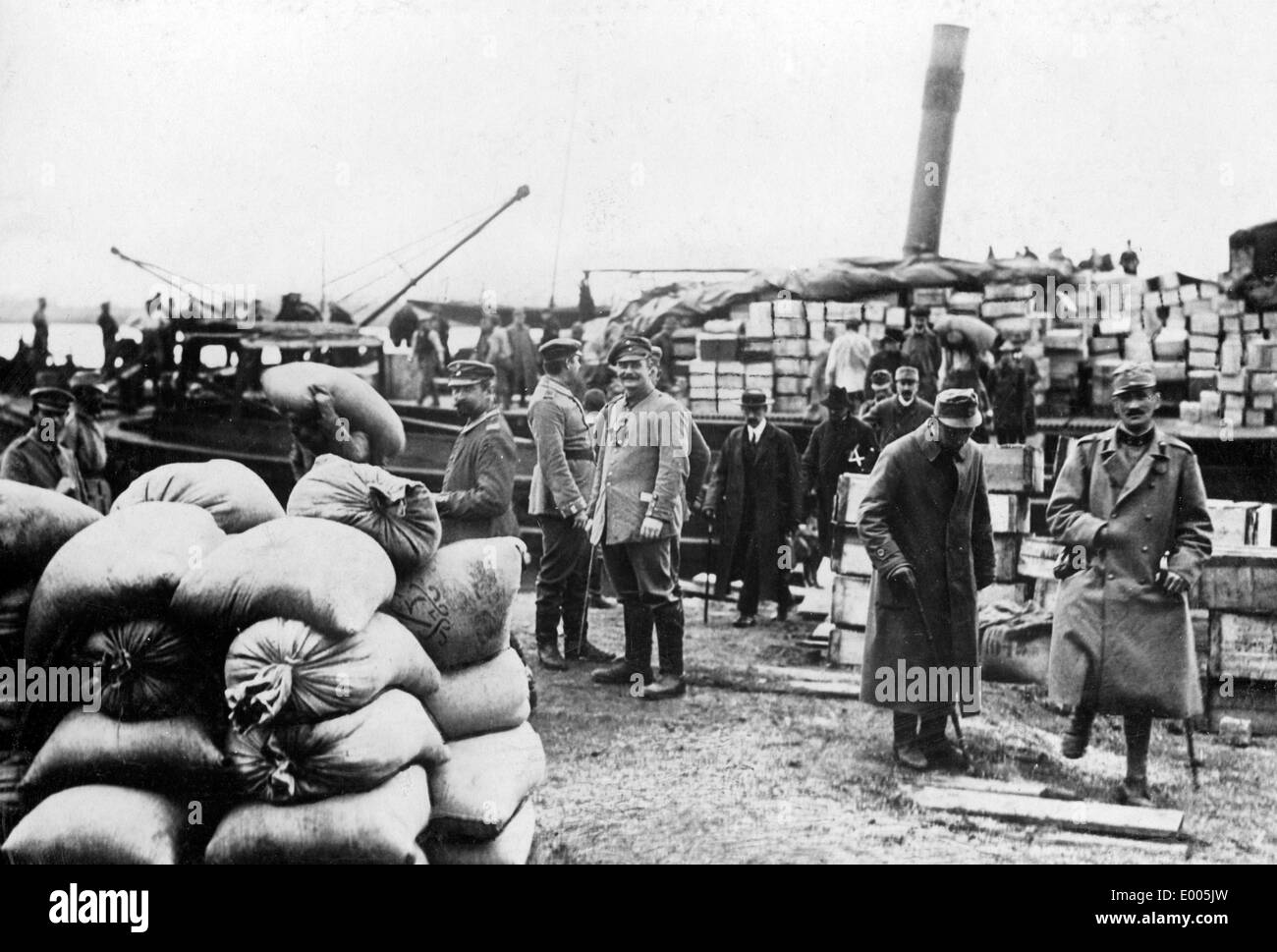 Unloading cargo from ship in hi-res stock photography and images - Alamy