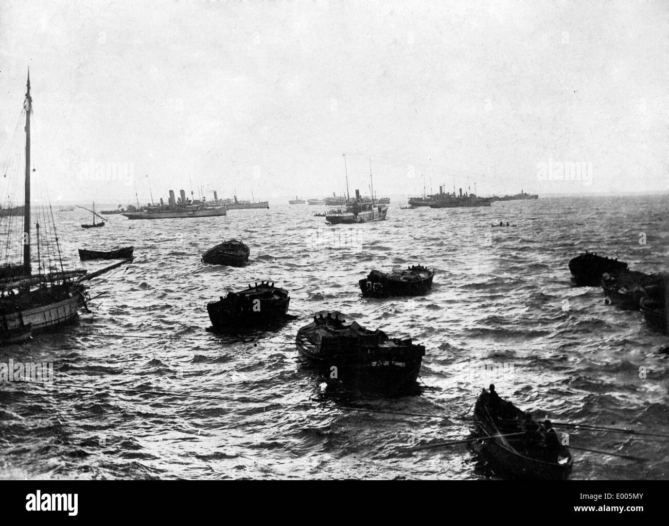 Troopships hi-res stock photography and images - Alamy