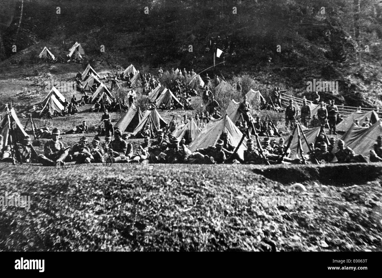 Army camp tent hi-res stock photography and images - Alamy