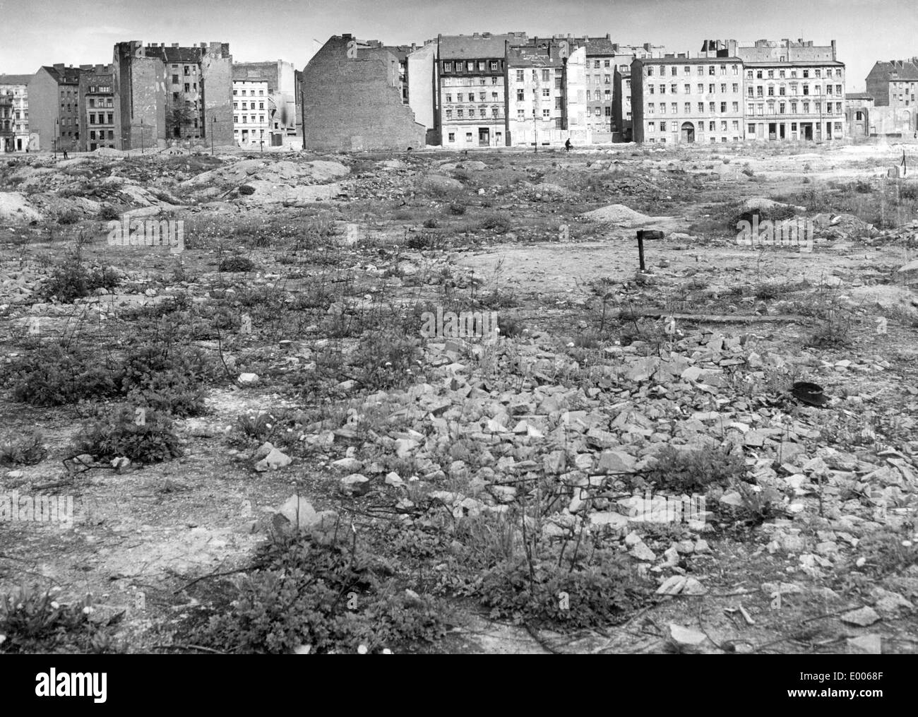 The rear side of the Stalin Allee in East Berlin, 1955 Stock Photo - Alamy
