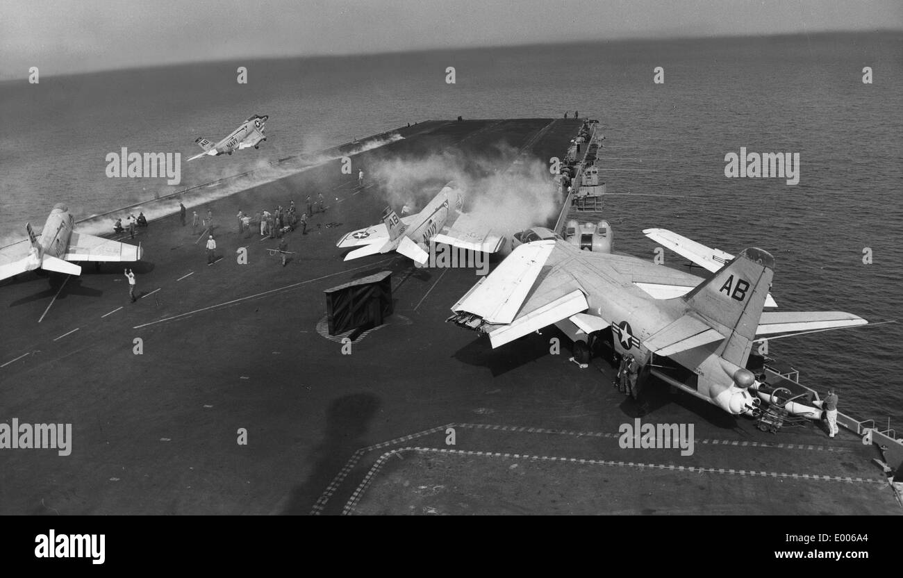 Uss forrestal hi-res stock photography and images - Alamy