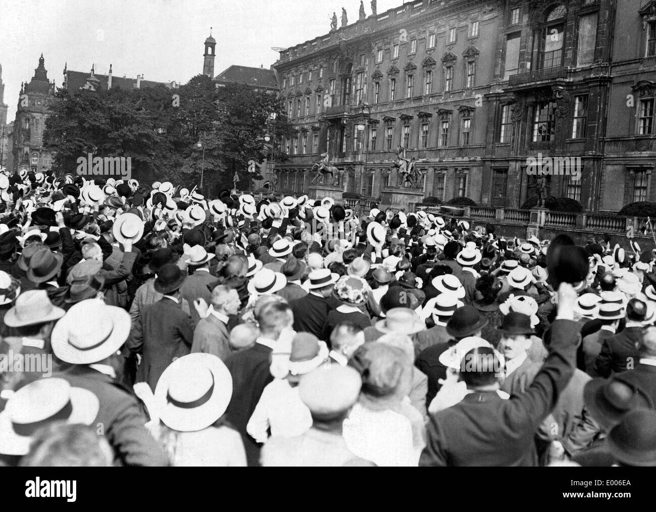 Berliners celebrate hi-res stock photography and images - Alamy