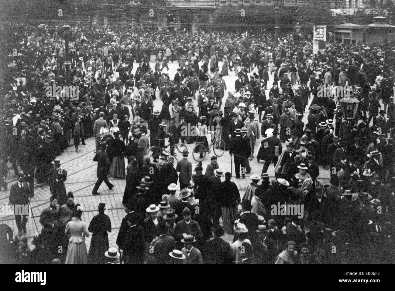 Crowd mobilization hi-res stock photography and images - Alamy