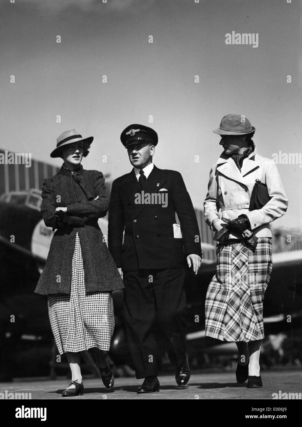 Fashion (green clothing) (hat) Black and White Stock Photos & Images ...