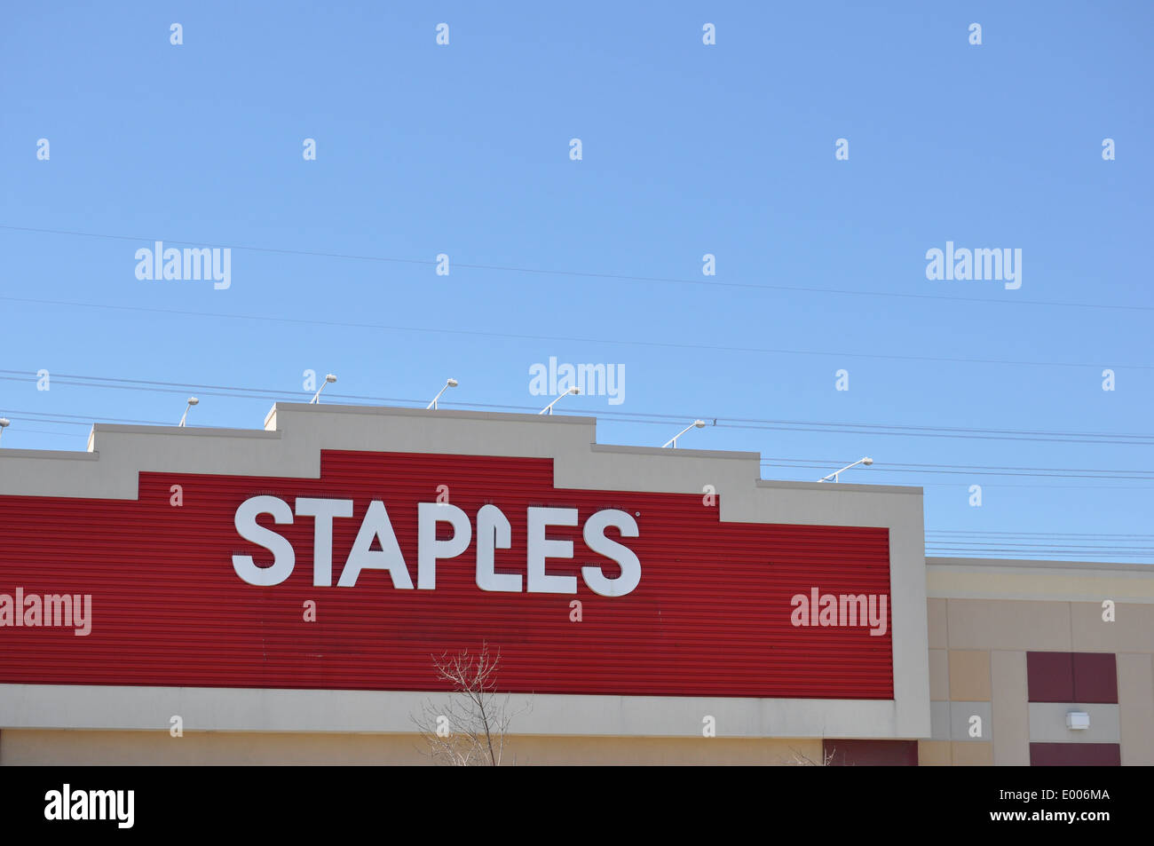 Staples sign hi-res stock photography and images - Alamy