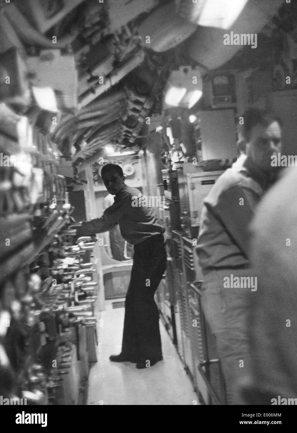 Crew aboard aircraft carrier Black and White Stock Photos & Images - Alamy