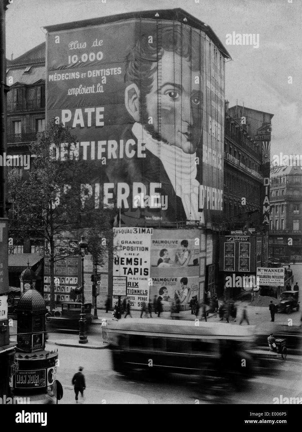 City street in paris Black and White Stock Photos & Images - Alamy