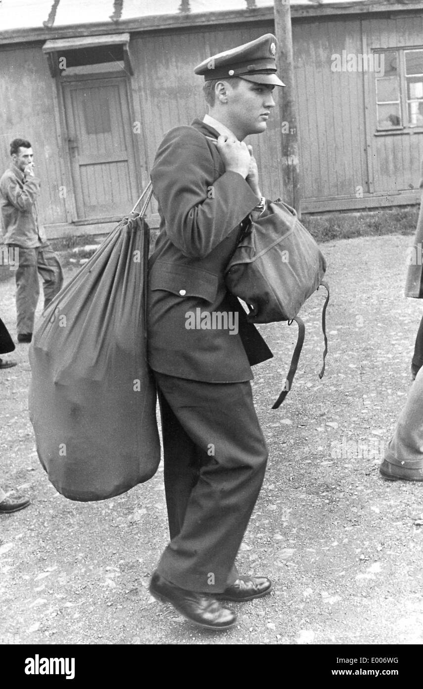 Elvis presley 1977 hi-res stock photography and images - Alamy