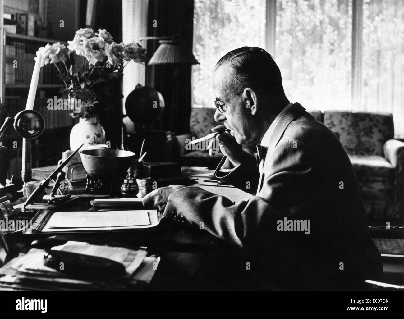 Thomas mann writer hi-res stock photography and images - Alamy