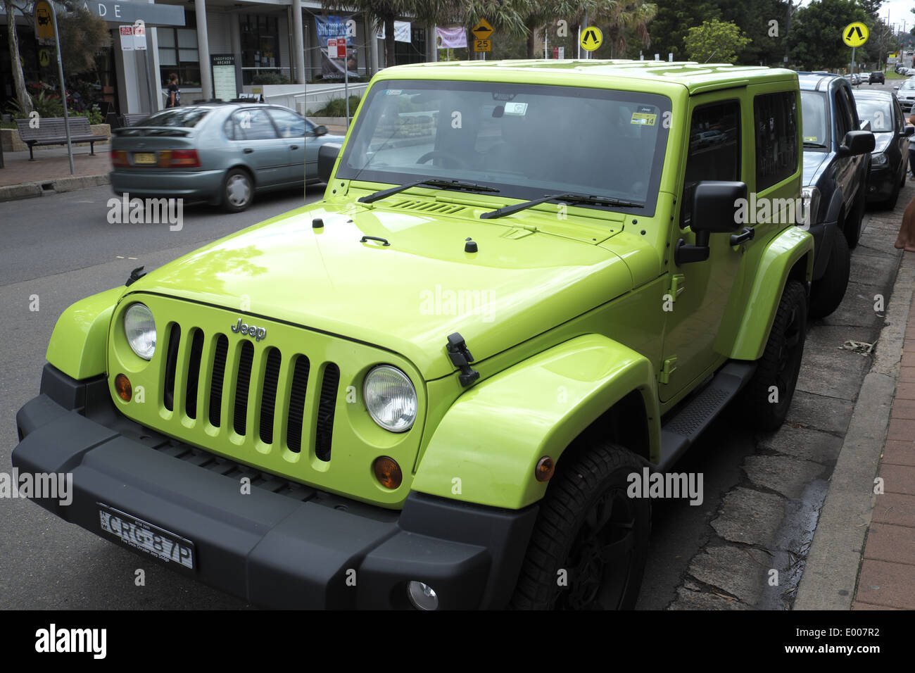 Green jeep hi-res stock photography and images - Alamy