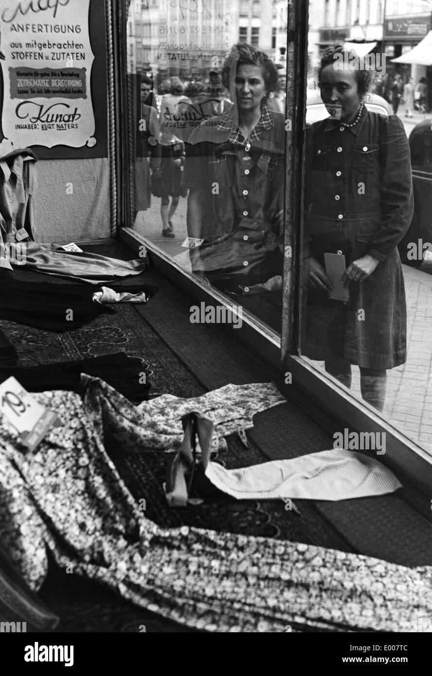 Postwar period hi-res stock photography and images - Alamy