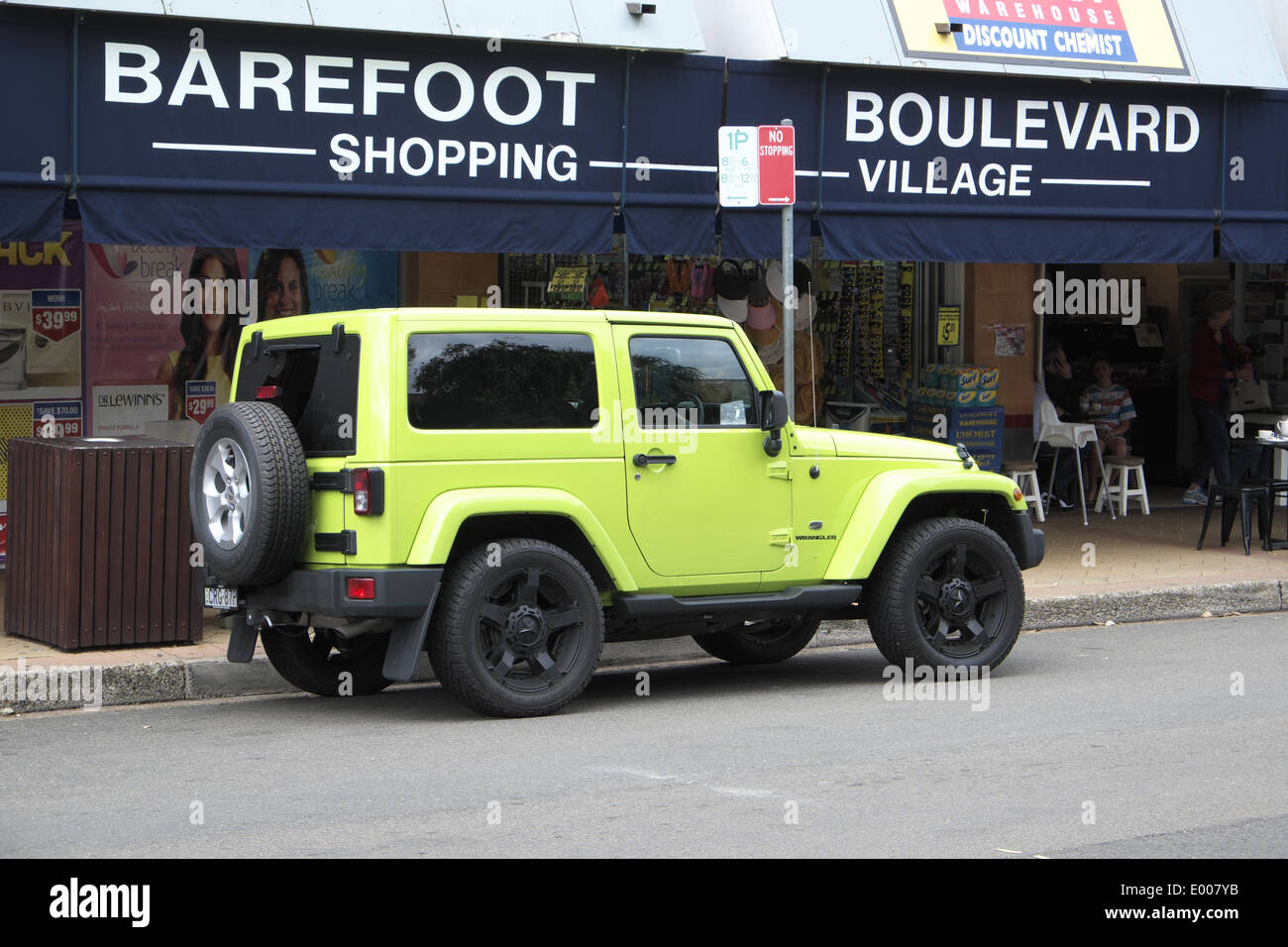 Wrangler jeep green hi-res stock photography and images - Alamy