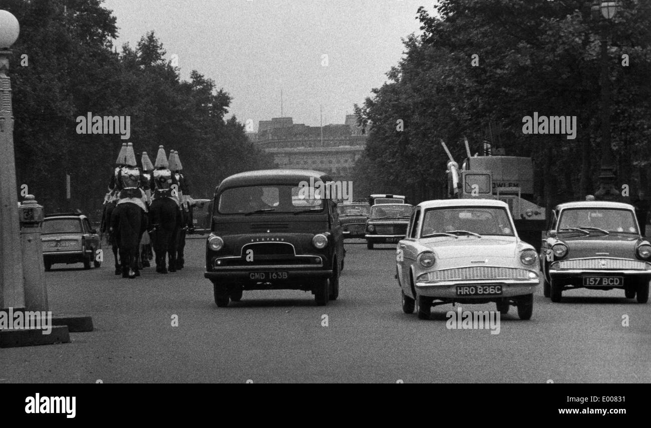 Soldier street car Black and White Stock Photos & Images - Alamy