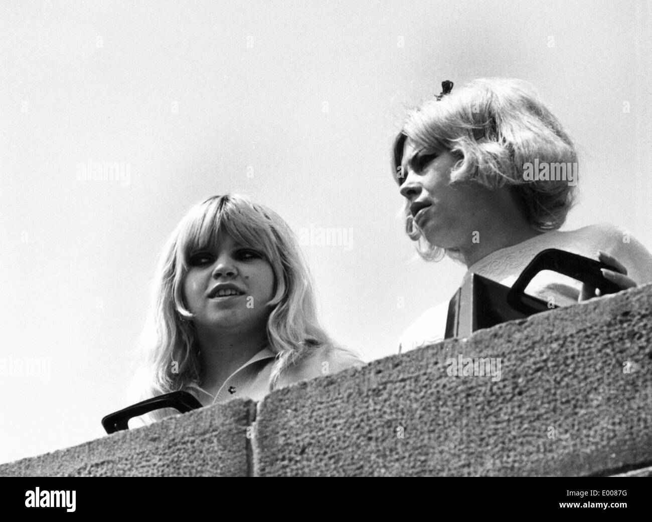 Girl behind the wall Black and White Stock Photos & Images - Alamy