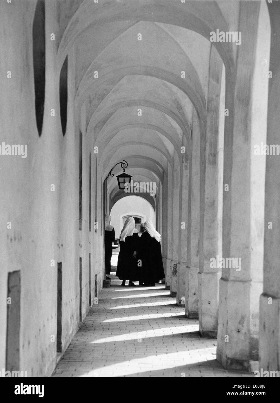 Four sisters Black and White Stock Photos & Images - Alamy