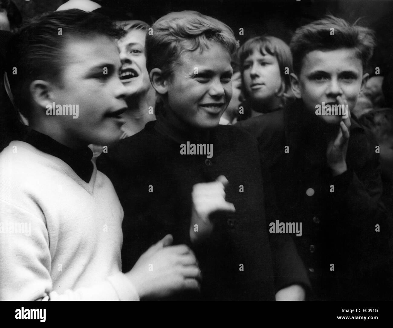 Beatles 1964 fans hi-res stock photography and images - Alamy