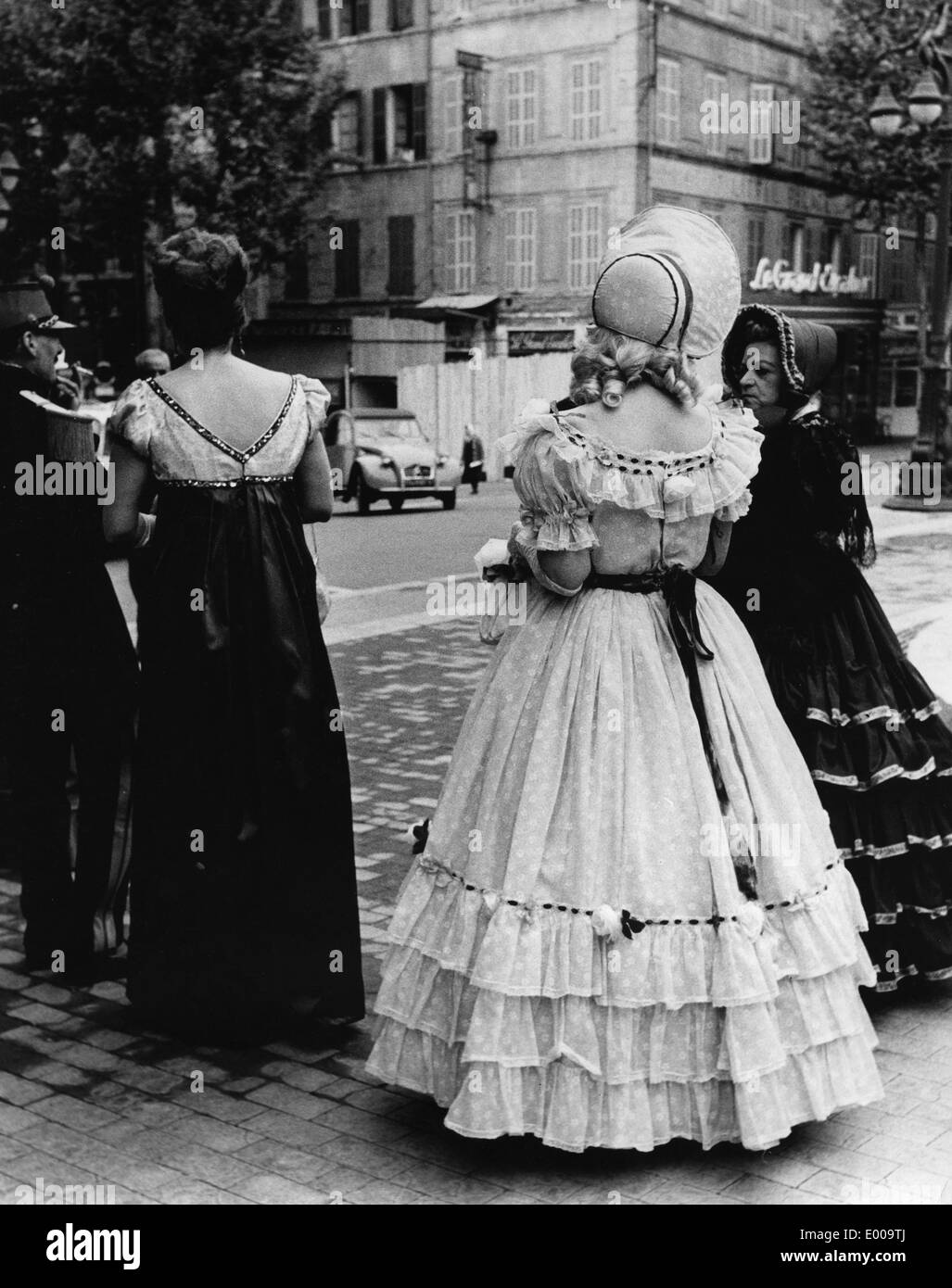 Ball dresses hi-res stock photography and images - Alamy