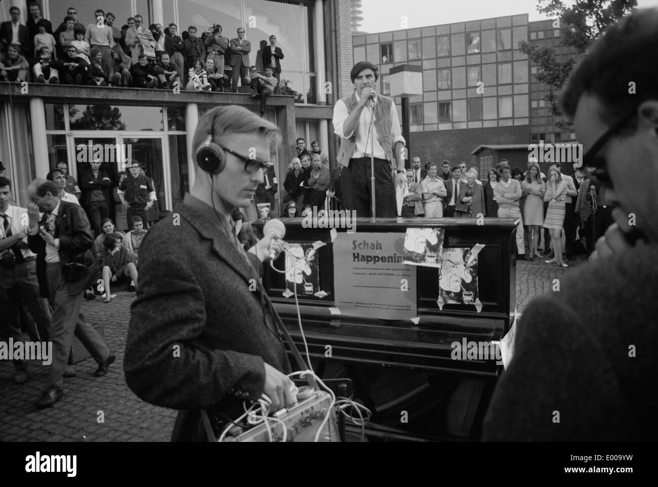 Rudi Dutschke in front of the University of Hamburg Stock Photo - Alamy