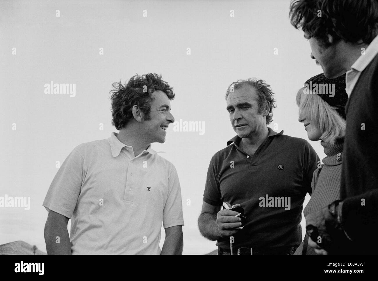 Sean Connery playing golf Stock Photo - Alamy