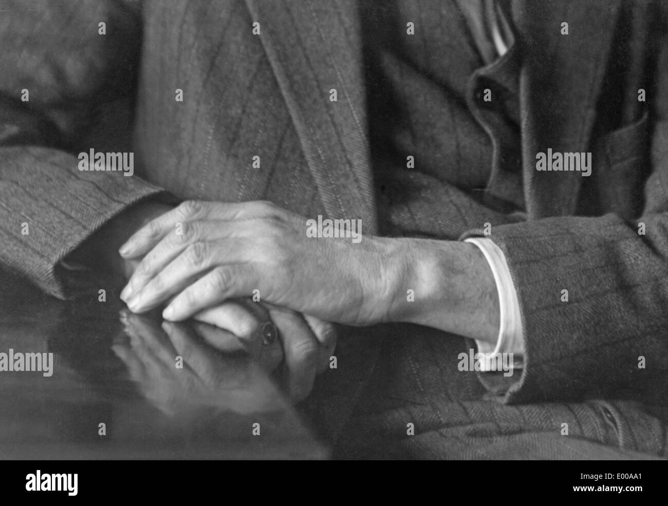 Hands of an old man Stock Photo - Alamy