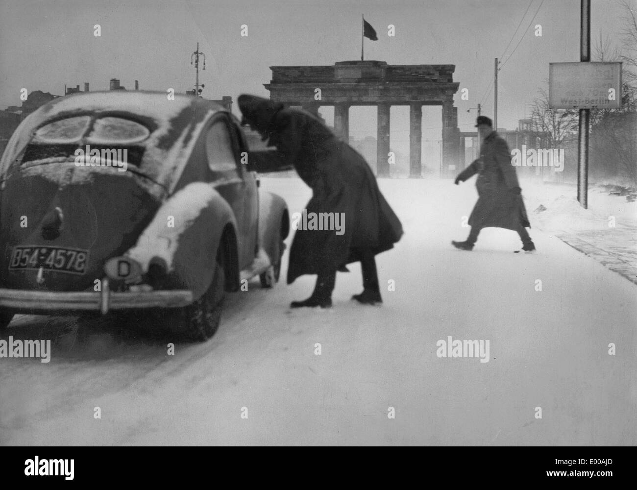 Border police berlin Black and White Stock Photos & Images - Alamy