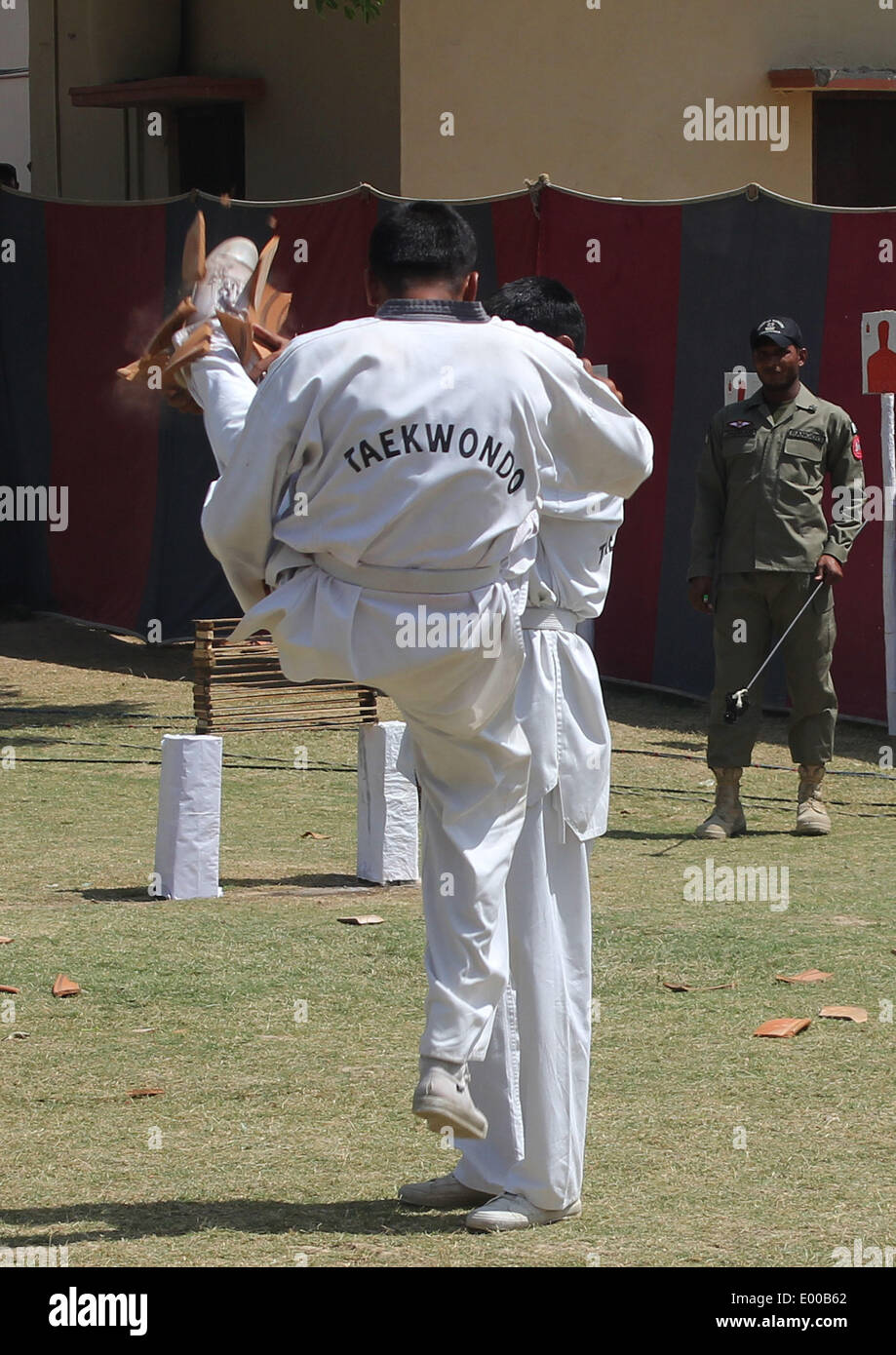 Lahore, Pakistan. 28th Apr, 2014. Pakistani (Punjab) Police commandos ...