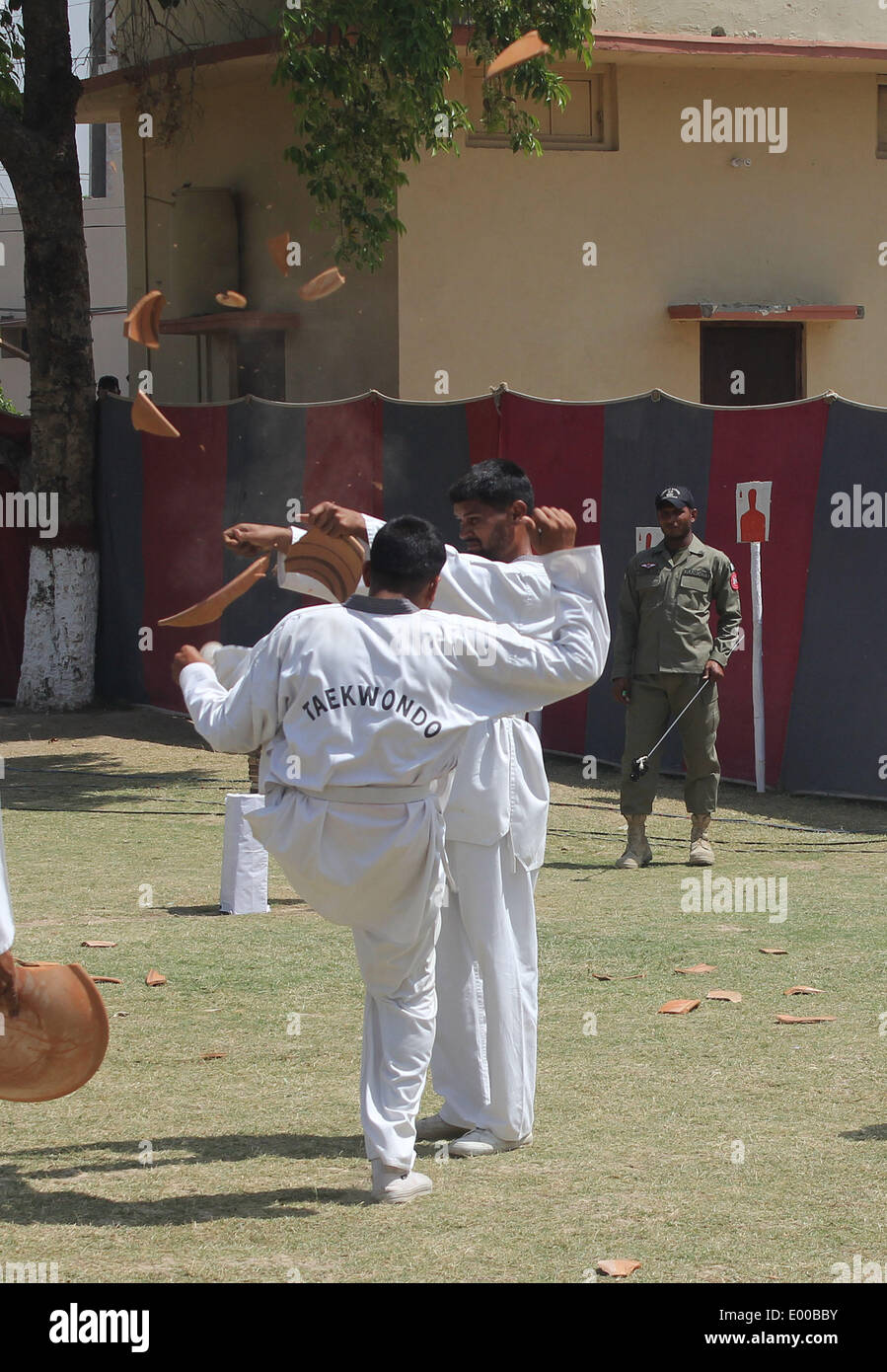 Lahore, Pakistan. 28th Apr, 2014. Pakistani (Punjab) Police commandos ...