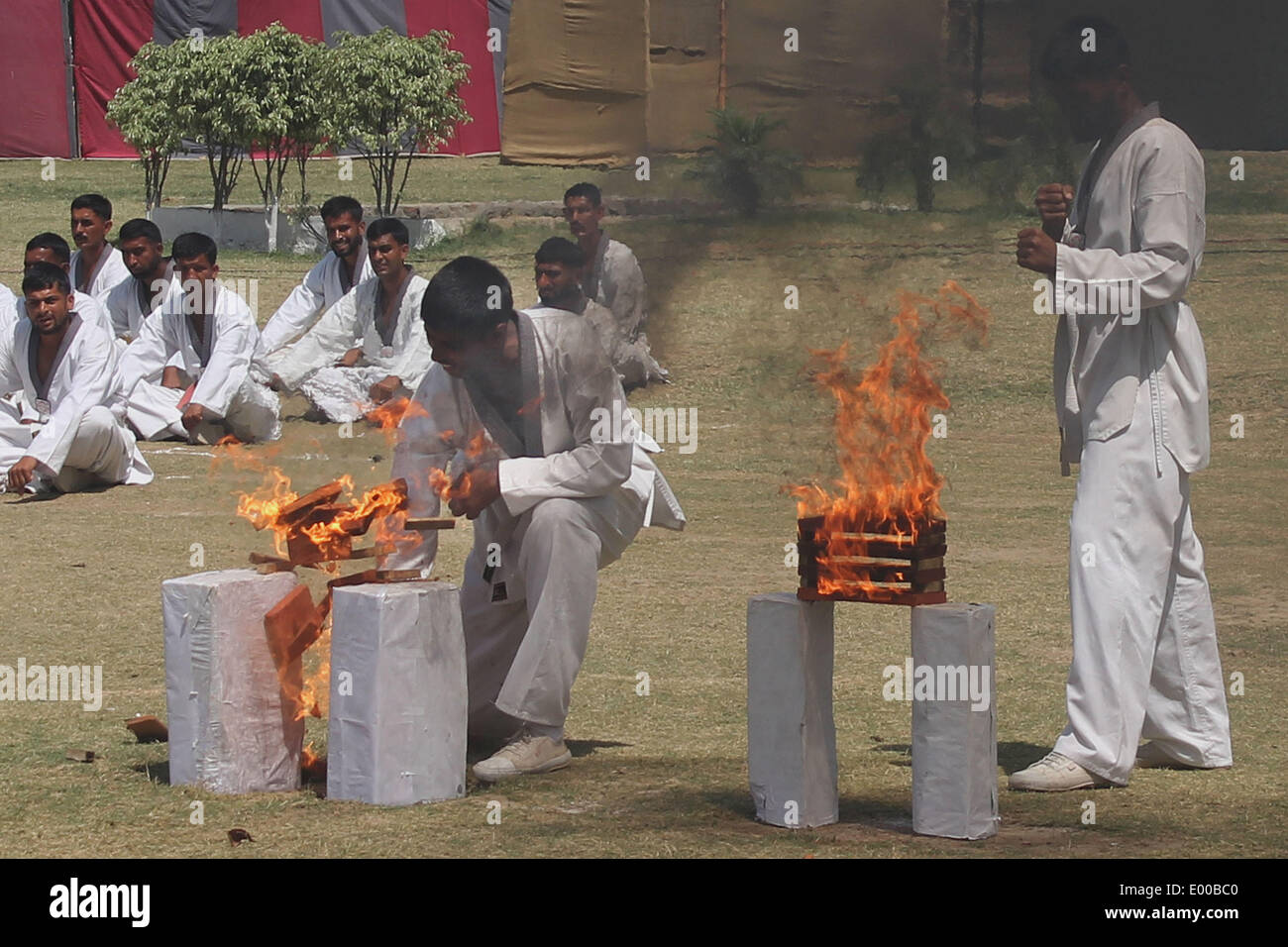Lahore, Pakistan. 28th Apr, 2014. Pakistani (Punjab) Police commandos ...