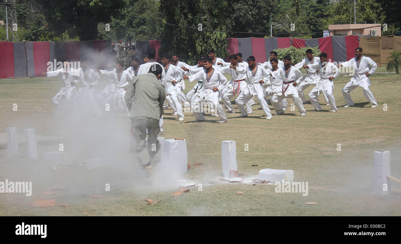 Lahore, Pakistan. 28th Apr, 2014. Pakistani (Punjab) Police commandos ...