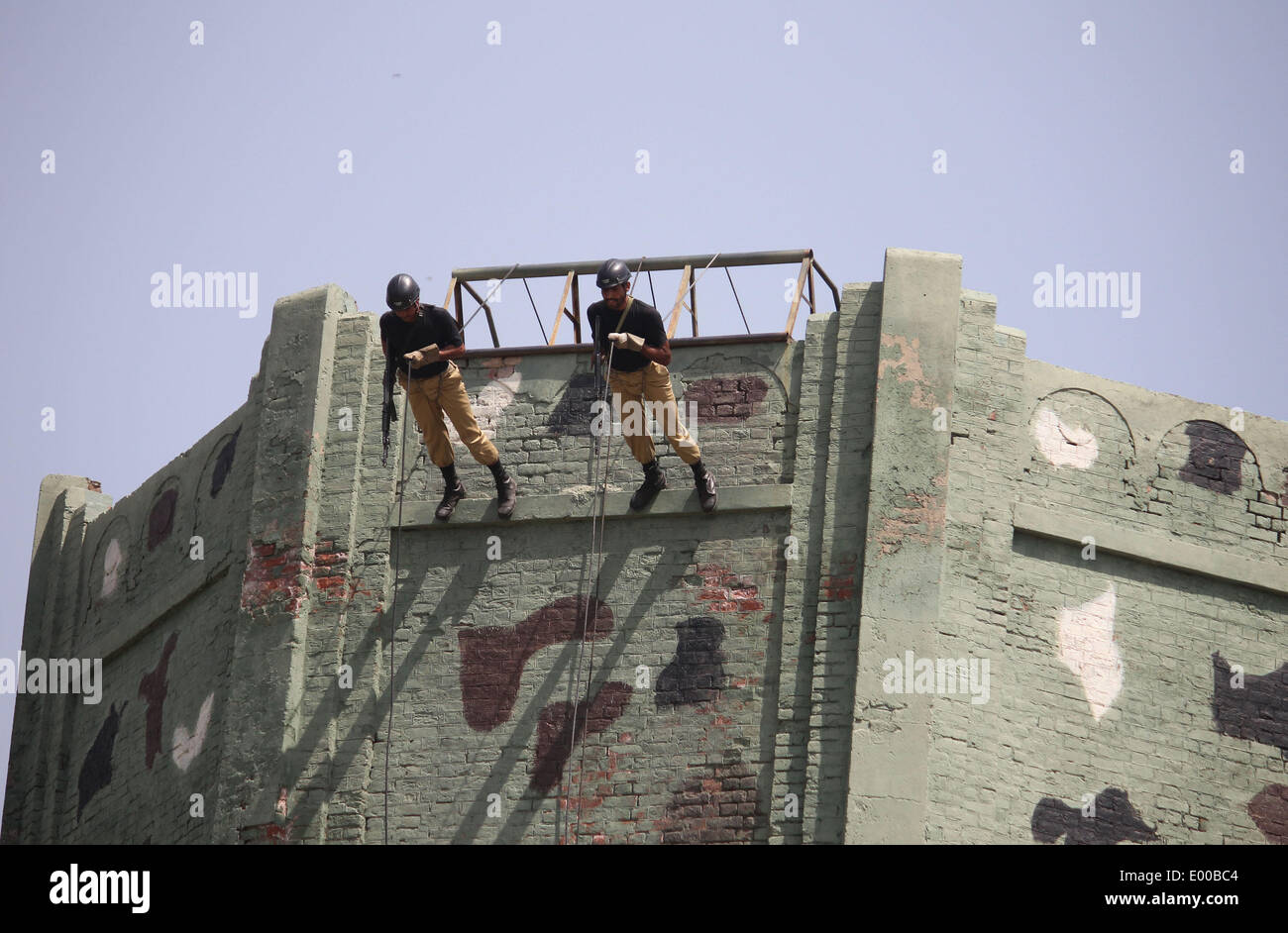 Lahore, Pakistan. 28th Apr, 2014. Pakistani (Punjab) Police commandos ...