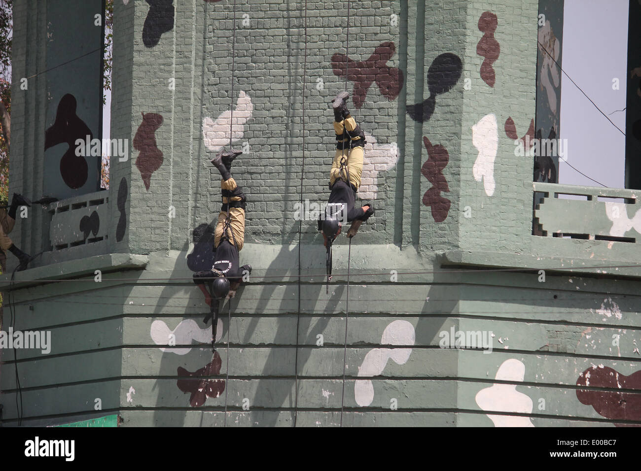 Lahore, Pakistan. 28th Apr, 2014. Pakistani (Punjab) Police commandos ...