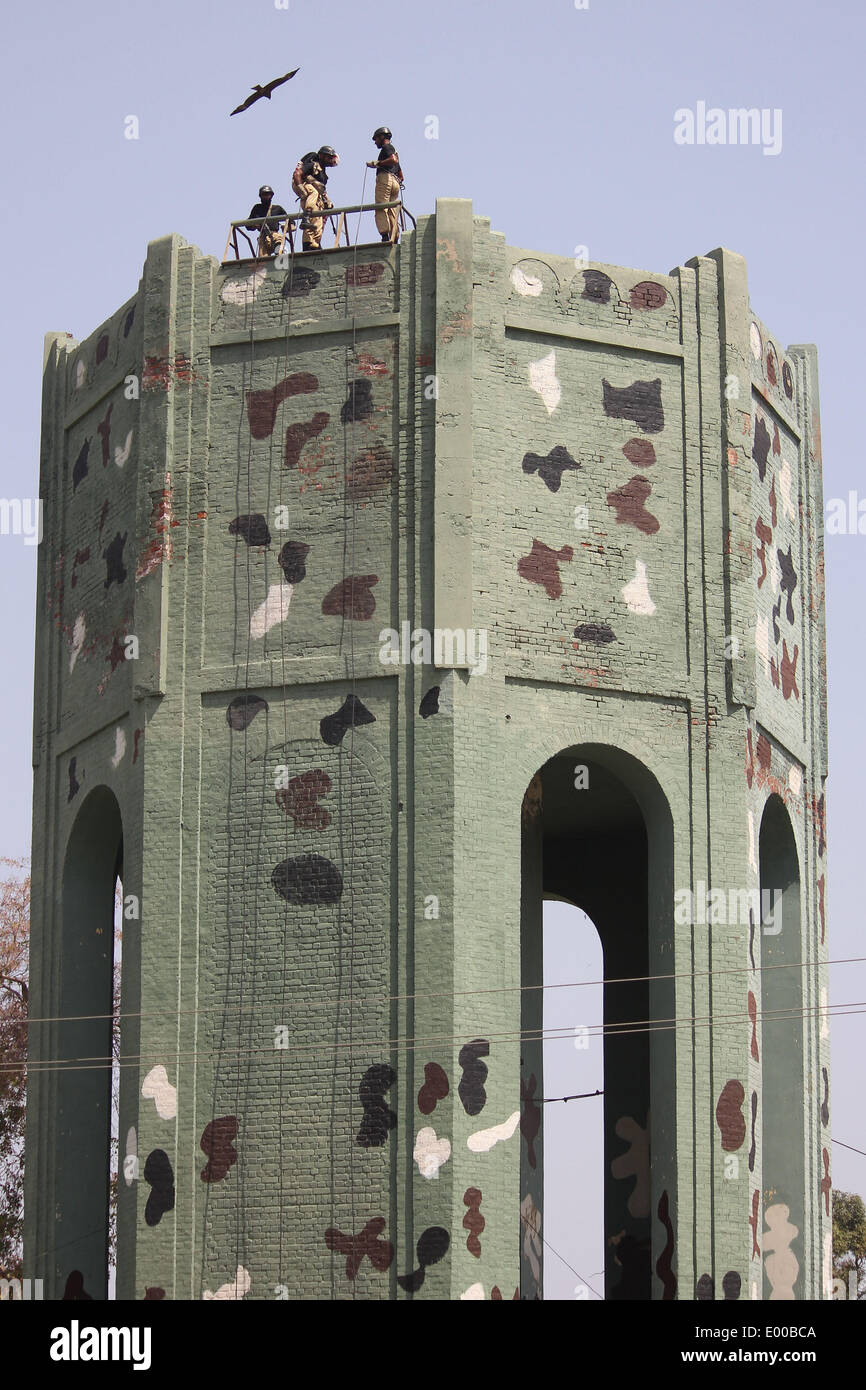 Lahore, Pakistan. 28th Apr, 2014. Pakistani (Punjab) Police commandos ...