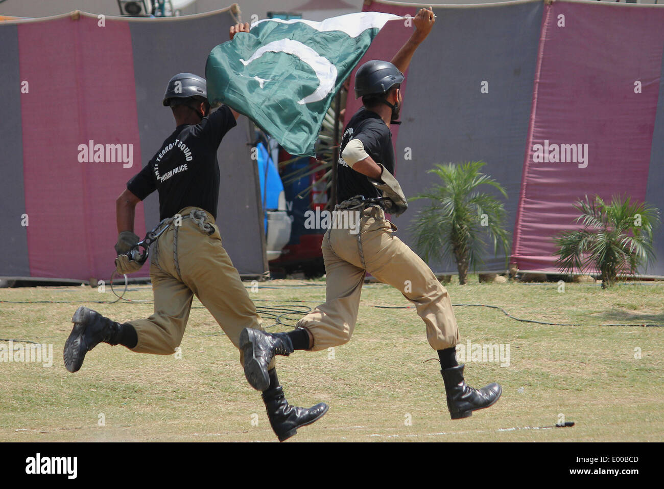 Lahore, Pakistan. 28th Apr, 2014. Pakistani (Punjab) Police commandos ...