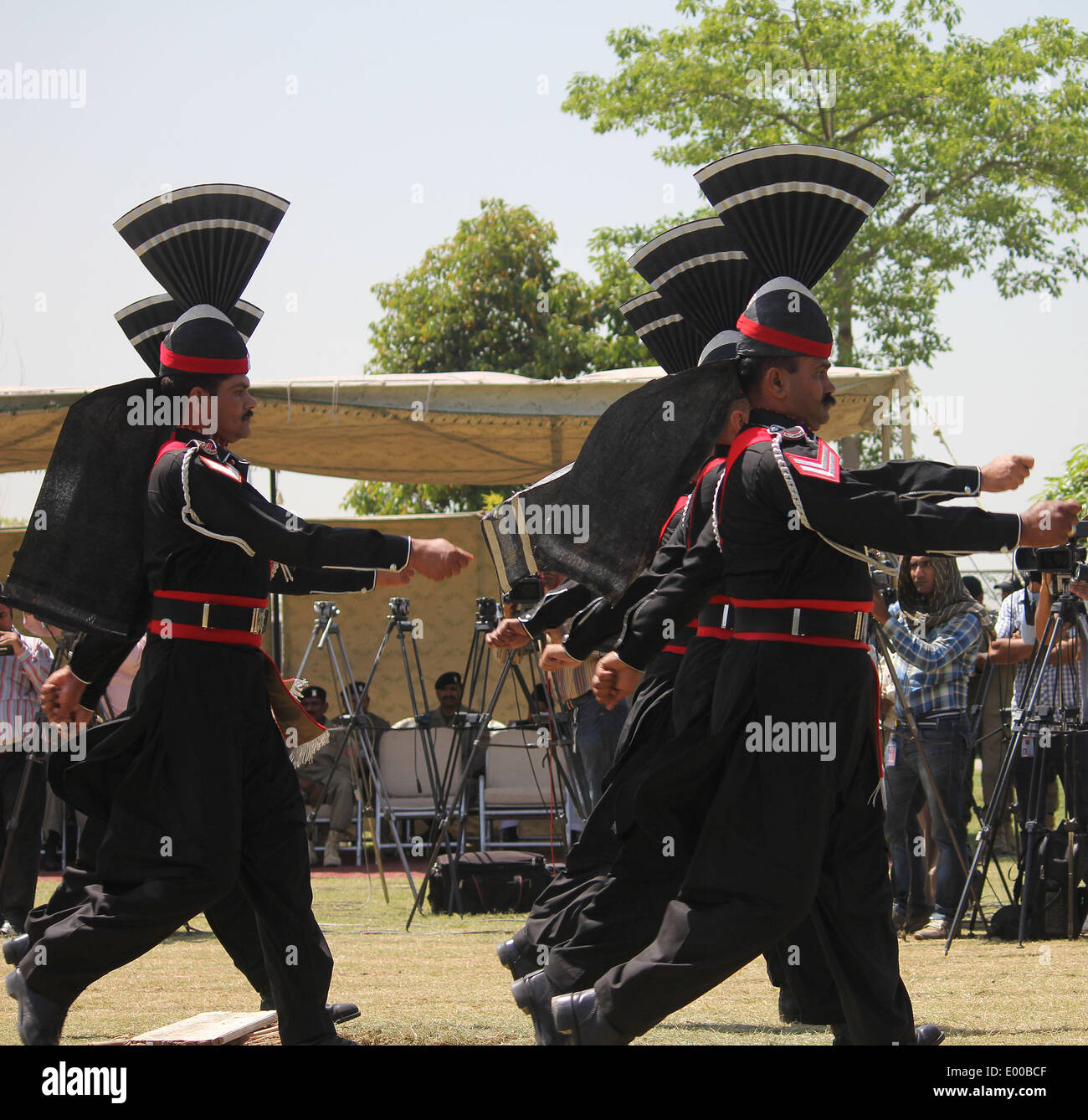 Lahore, Pakistan. 28th Apr, 2014. Pakistani (Punjab) Police commandos ...