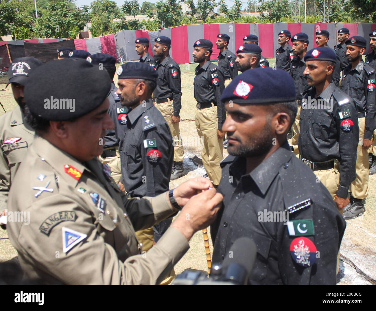 Lahore, Pakistan. 28th Apr, 2014. Pakistani (Punjab) Police commandos ...
