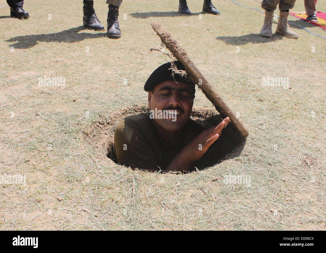 Lahore, Pakistan. 28th Apr, 2014. Pakistani (Punjab) Police commandos ...